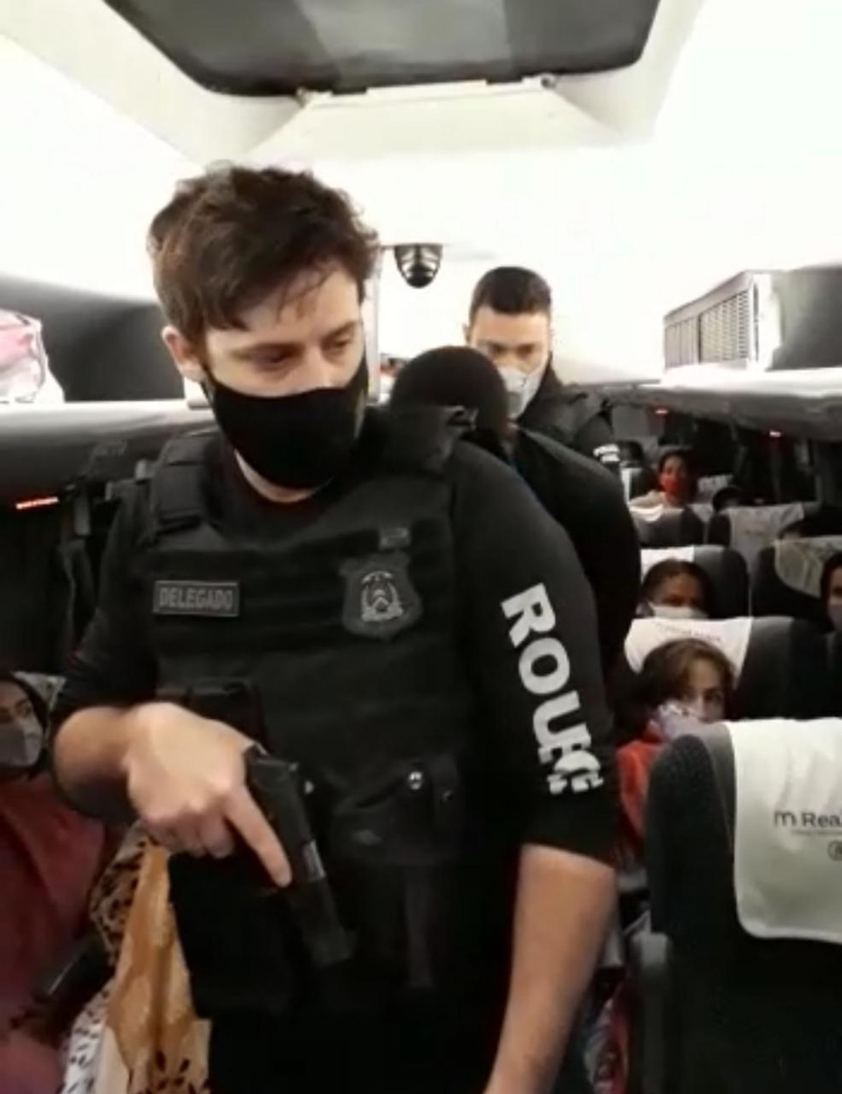 Suspeito De Assaltar Pelo Menos Sete Casas Em Um Mês é Preso Em ônibus