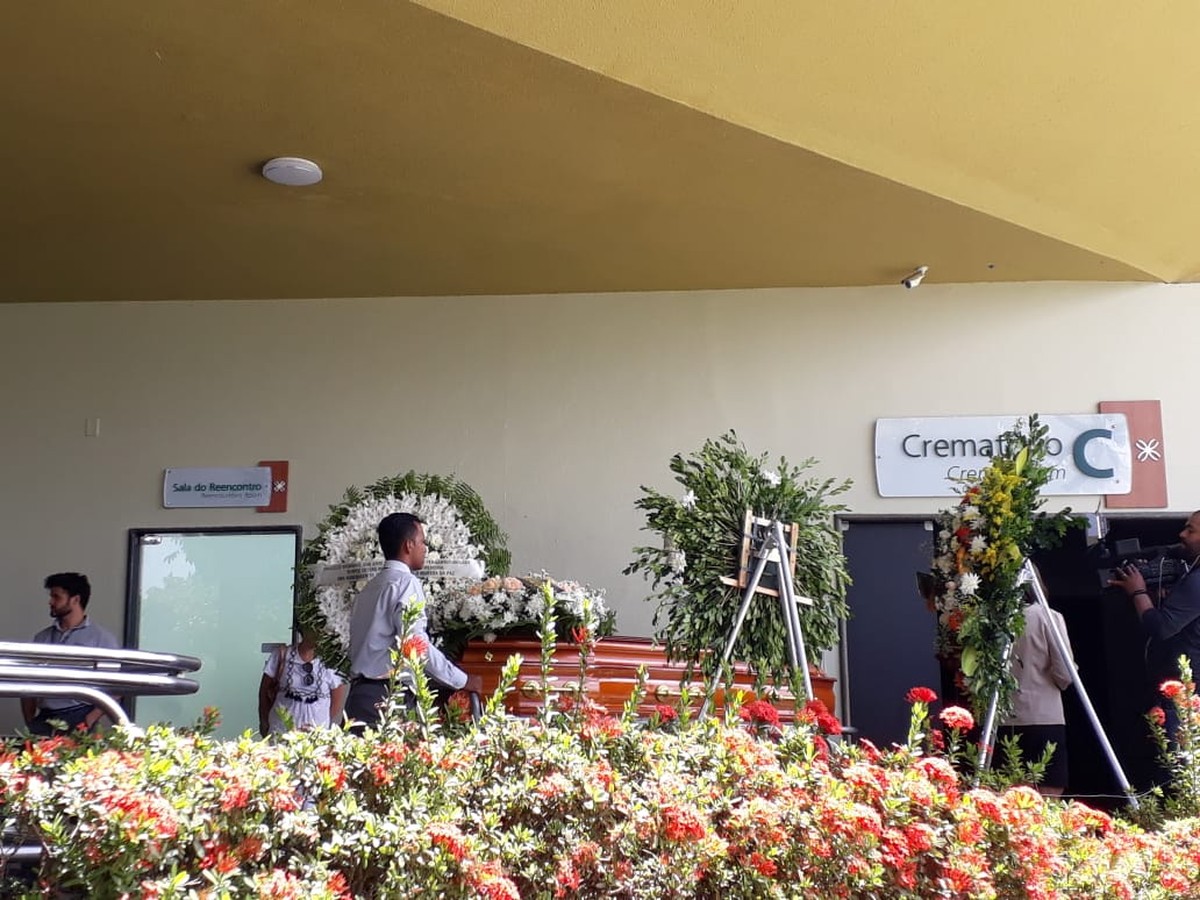 Corpo do artista plástico e ceramista Francisco Brennand é cremado ...