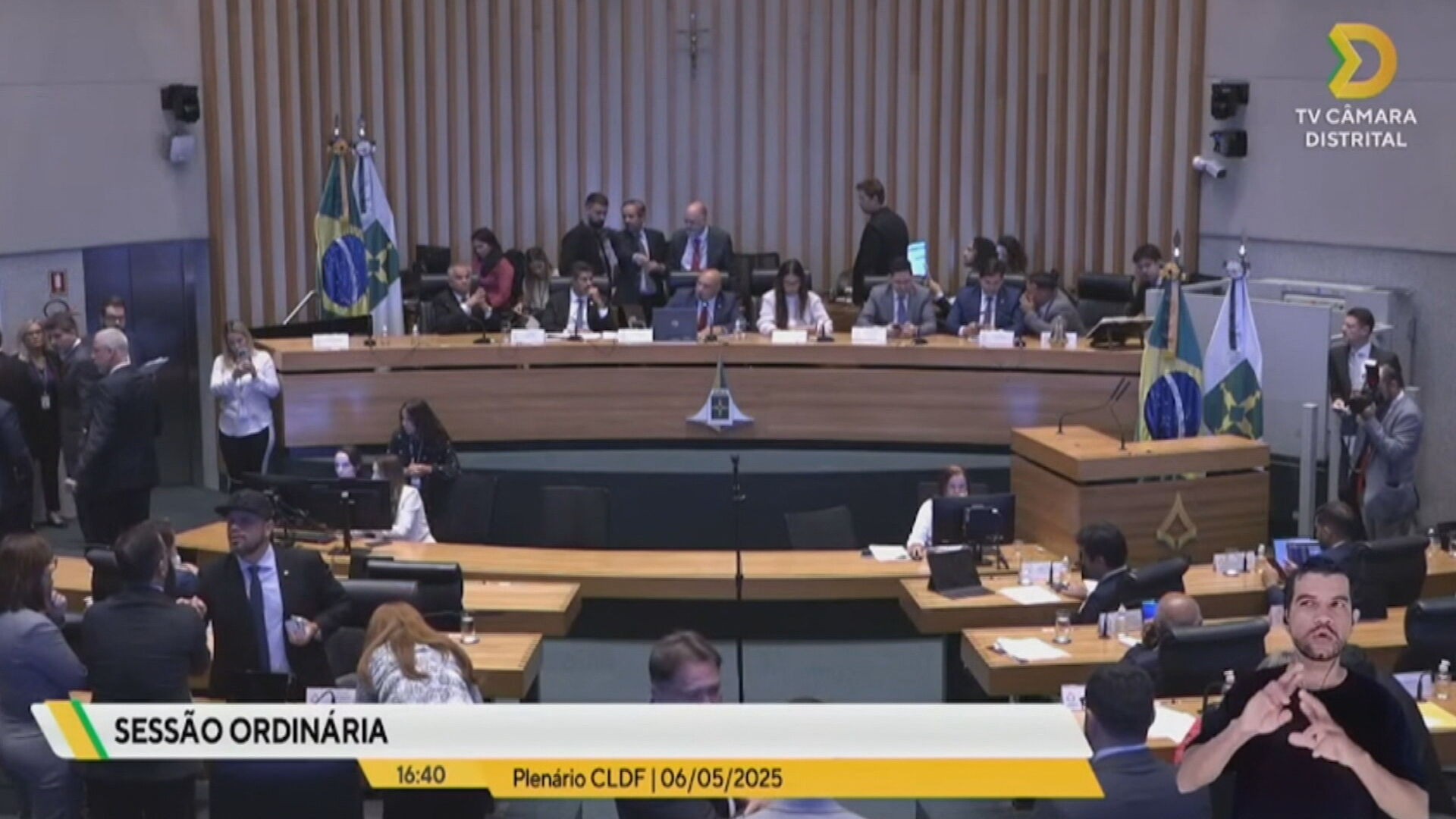 CLDF aprova lei que cria nova diretoria para o Metrô com 46 cargos ...