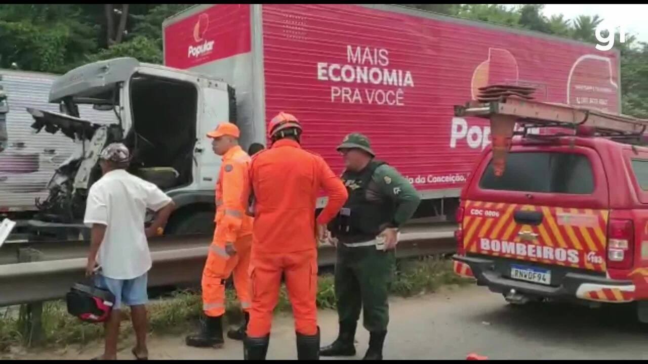 Engavetamento entre quatro veículos deixa dois feridos em rodovia de Fortaleza | Ceará | G1
