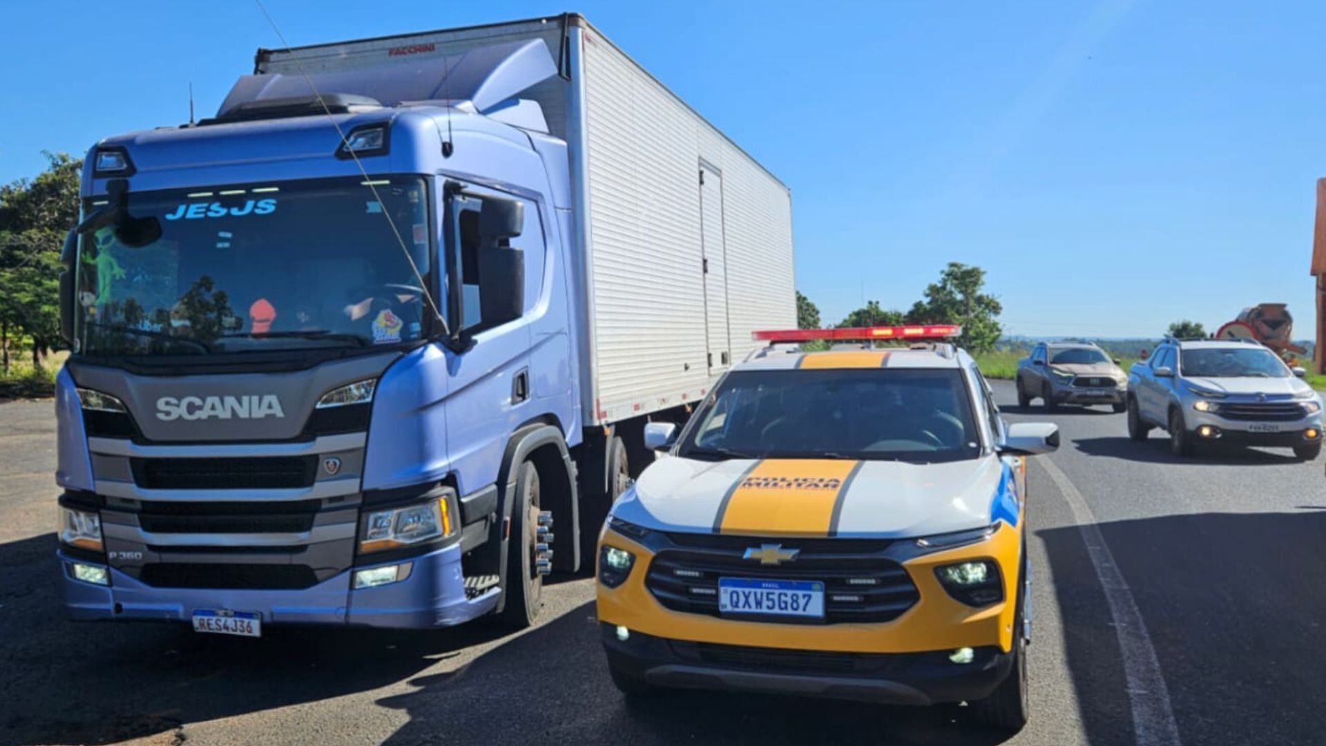 Caminhoneiro é preso na LMG-798 com carga e rebites ilegais