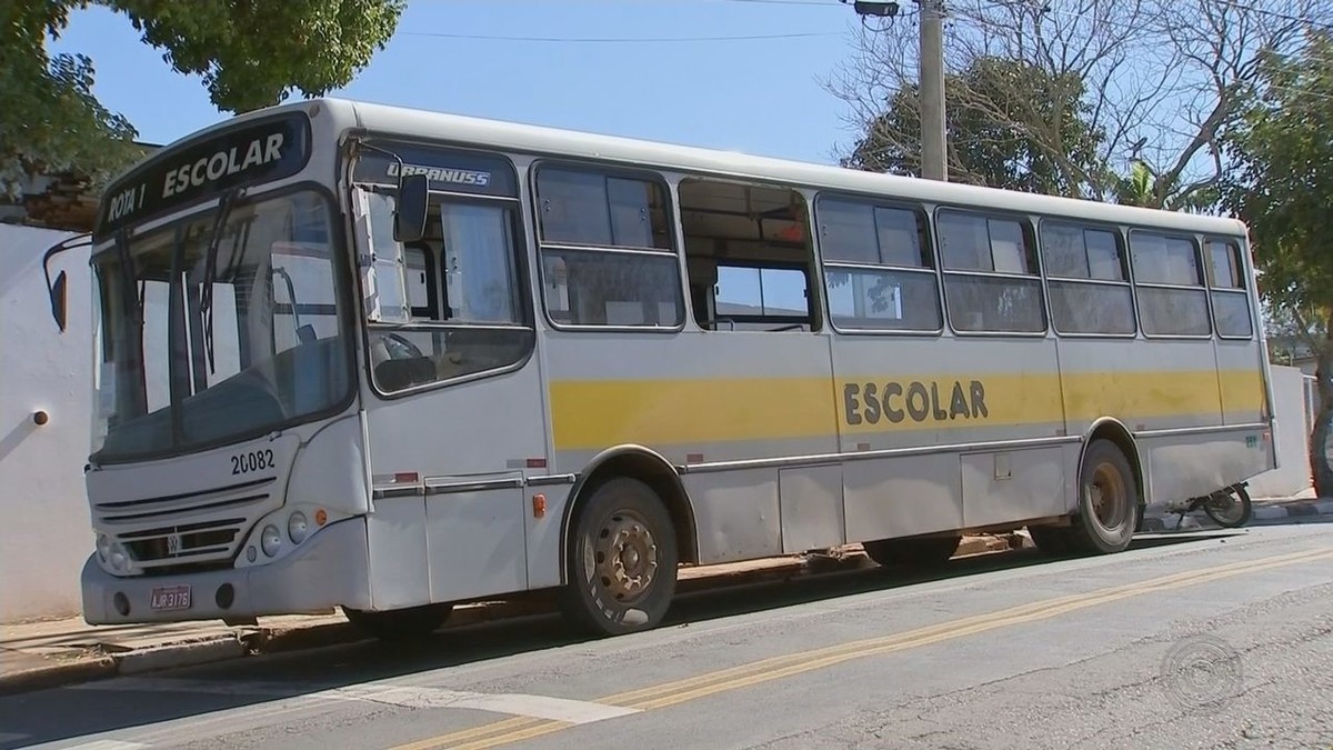 Crianças Viram Homem Invadir ônibus Escolar E Atacar Ex Mulher Com