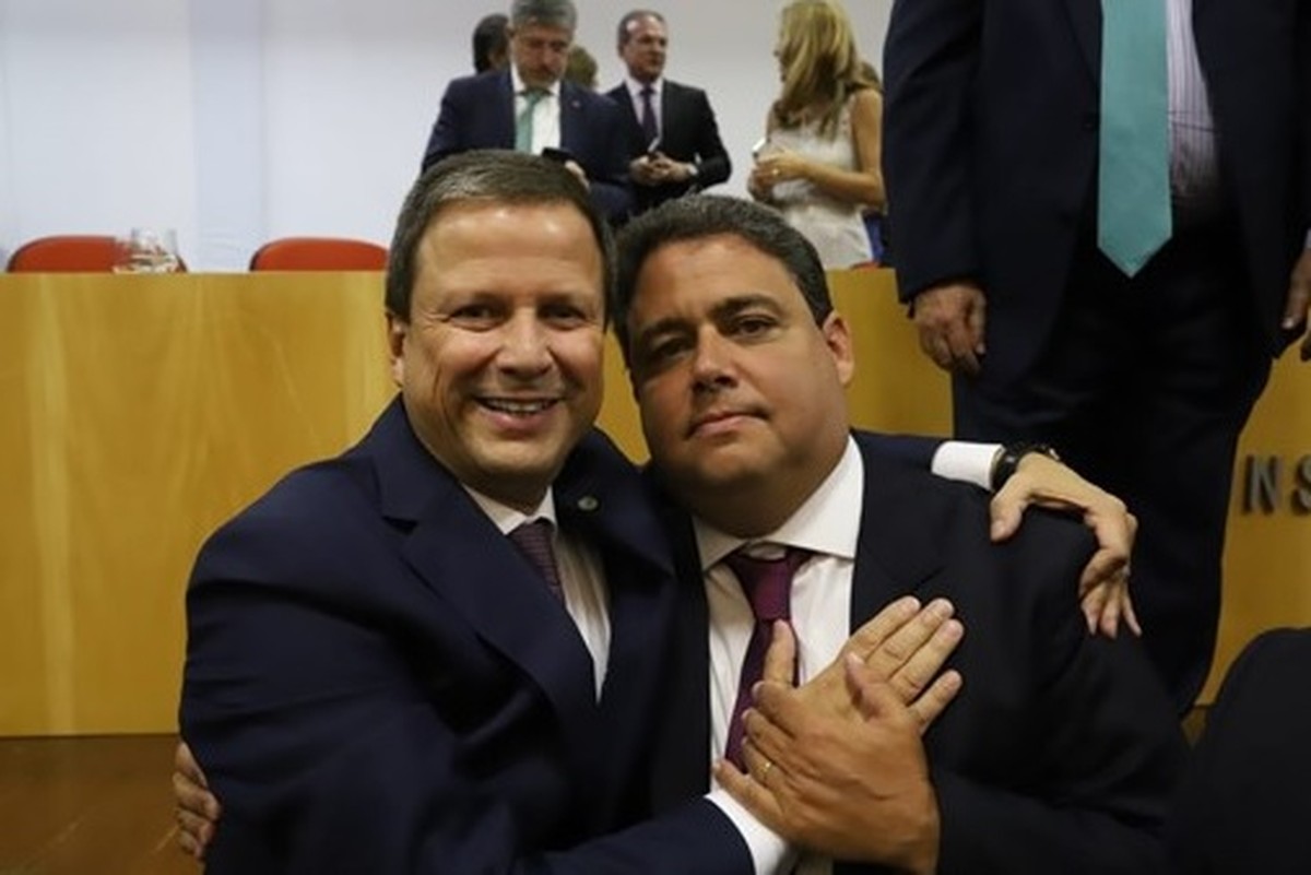 Felipe Santa Cruz é eleito presidente da OAB e diz que cobrará correção ...