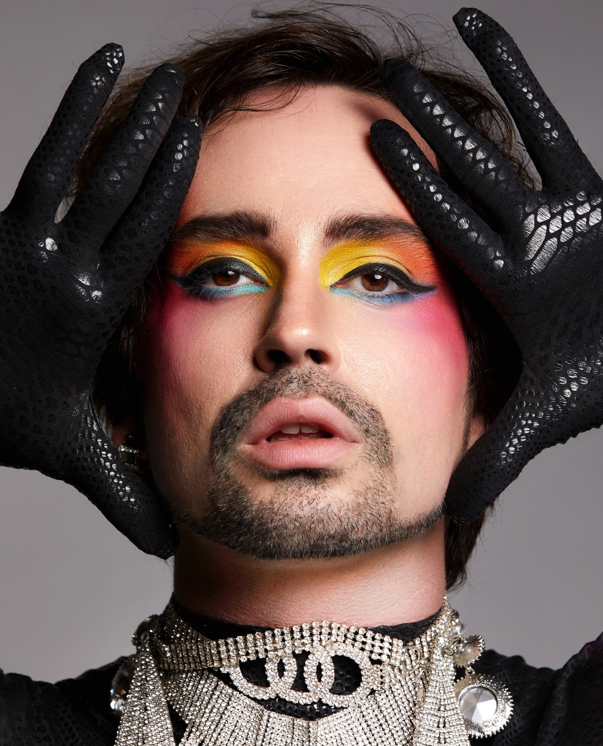 Johnny Hooker transpõe ‘Cuba’ para o universo do bregafunk em remix ...