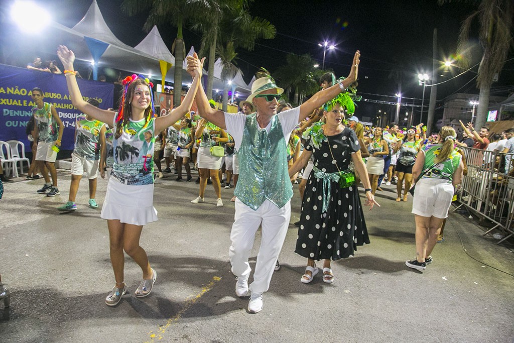Maior do Centro-Oeste: Carnaval de Corumbá 'arrasta' multidão de ...