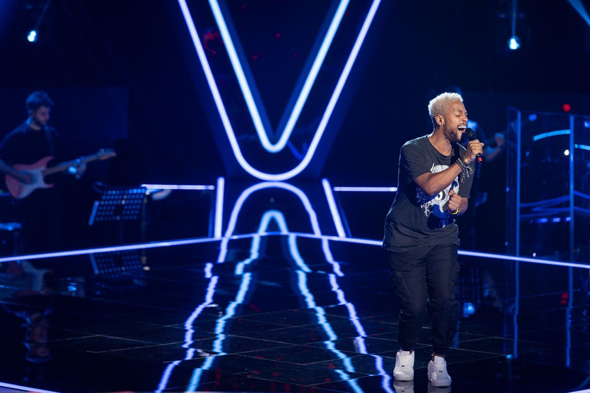 Conheça Sandro Machado, tenor brasileiro destaque no The Voice Romênia ...