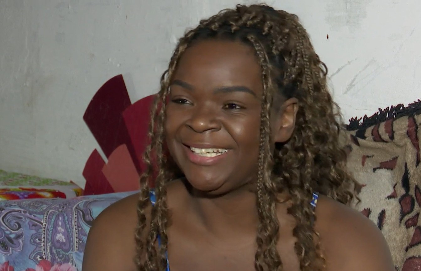 Quem é Lucyanna Mel, mulher que surpreendeu público ao cantar em ...