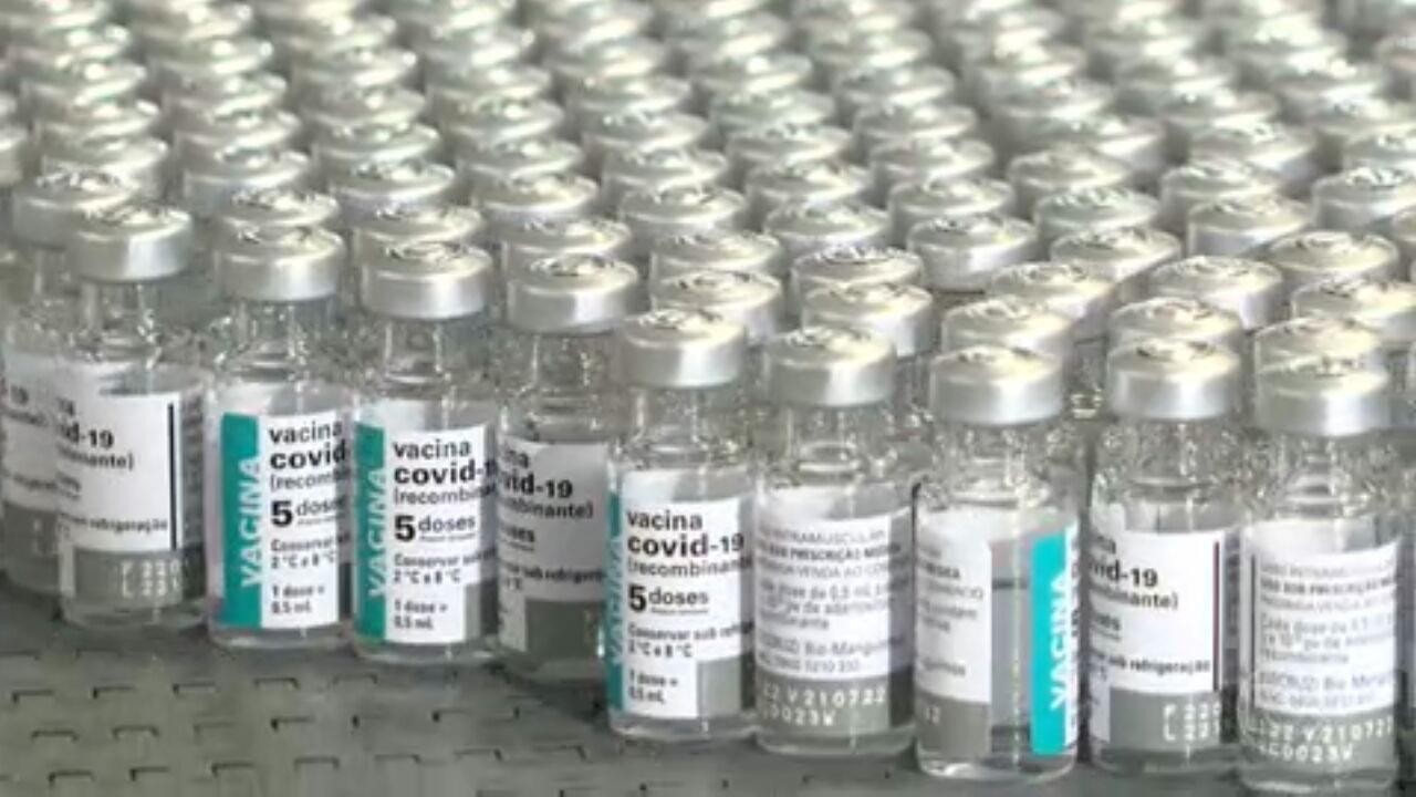 Brasil aplica, pela 1ª vez, dose de vacina da AstraZeneca contra a ...