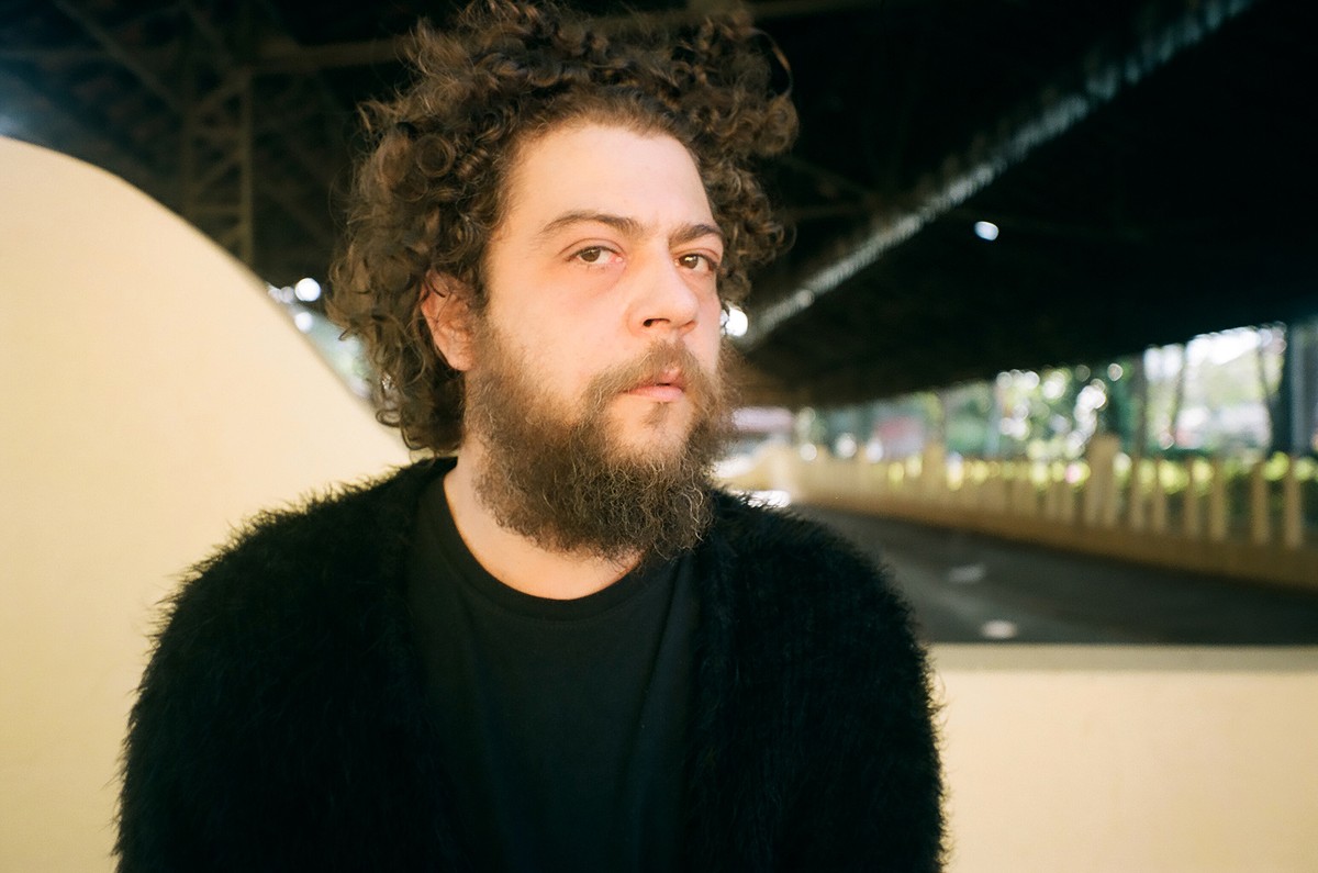 Pélico anuncia o quinto álbum na batida urgente do rock | Blog do Mauro ...