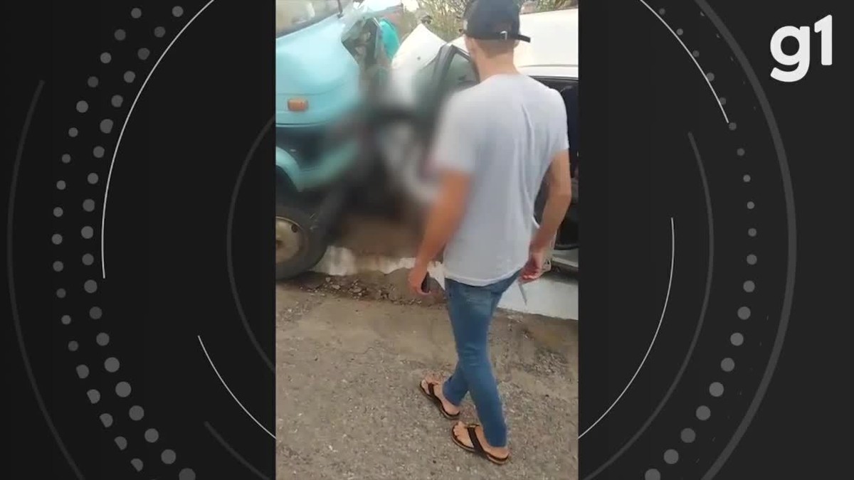 VÍdeo Caminhão Invade Contramão Colide Em Carro E Deixa Três Feridos