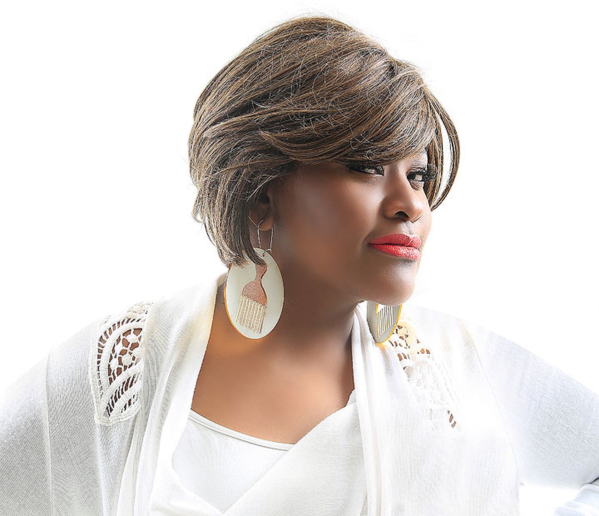 Cantora Vanessa Jackson apresenta tributo a Whitney Houston, em ...