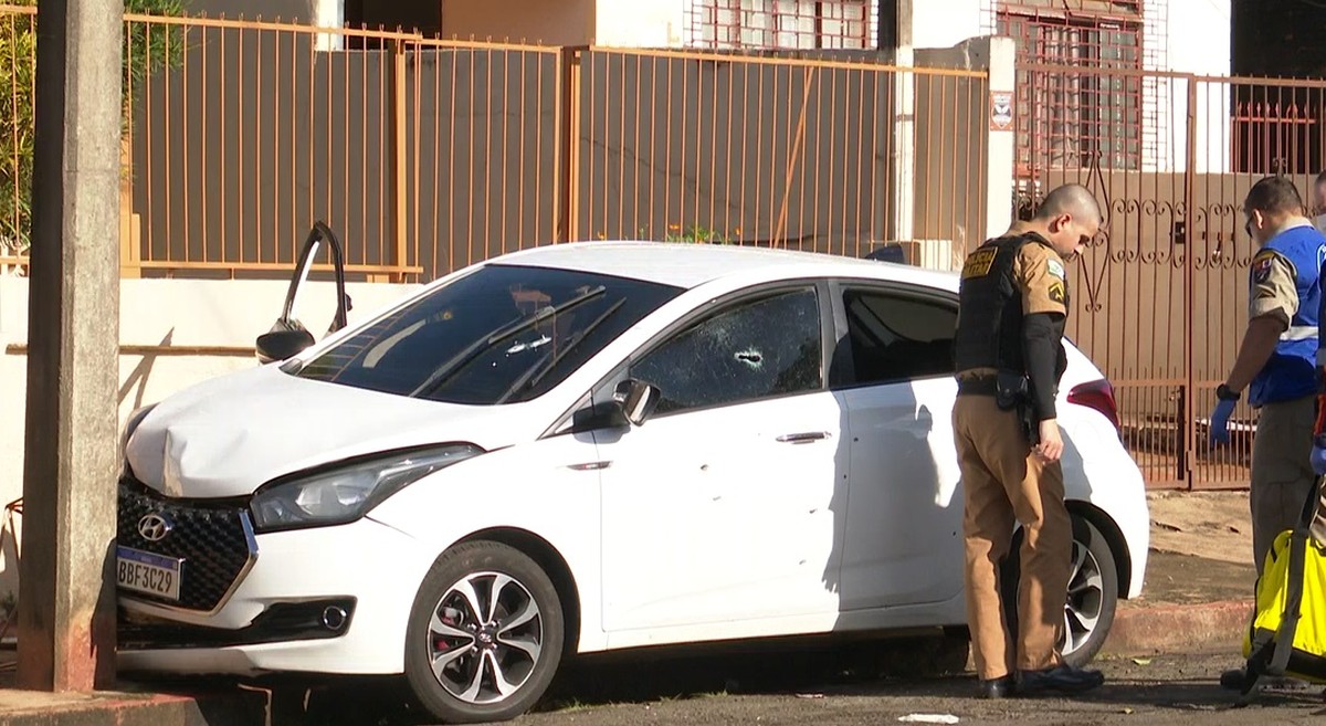 Homem morre após ser baleado e bater carro em poste em Londrina, afirma PM | Norte e Noroeste | G1