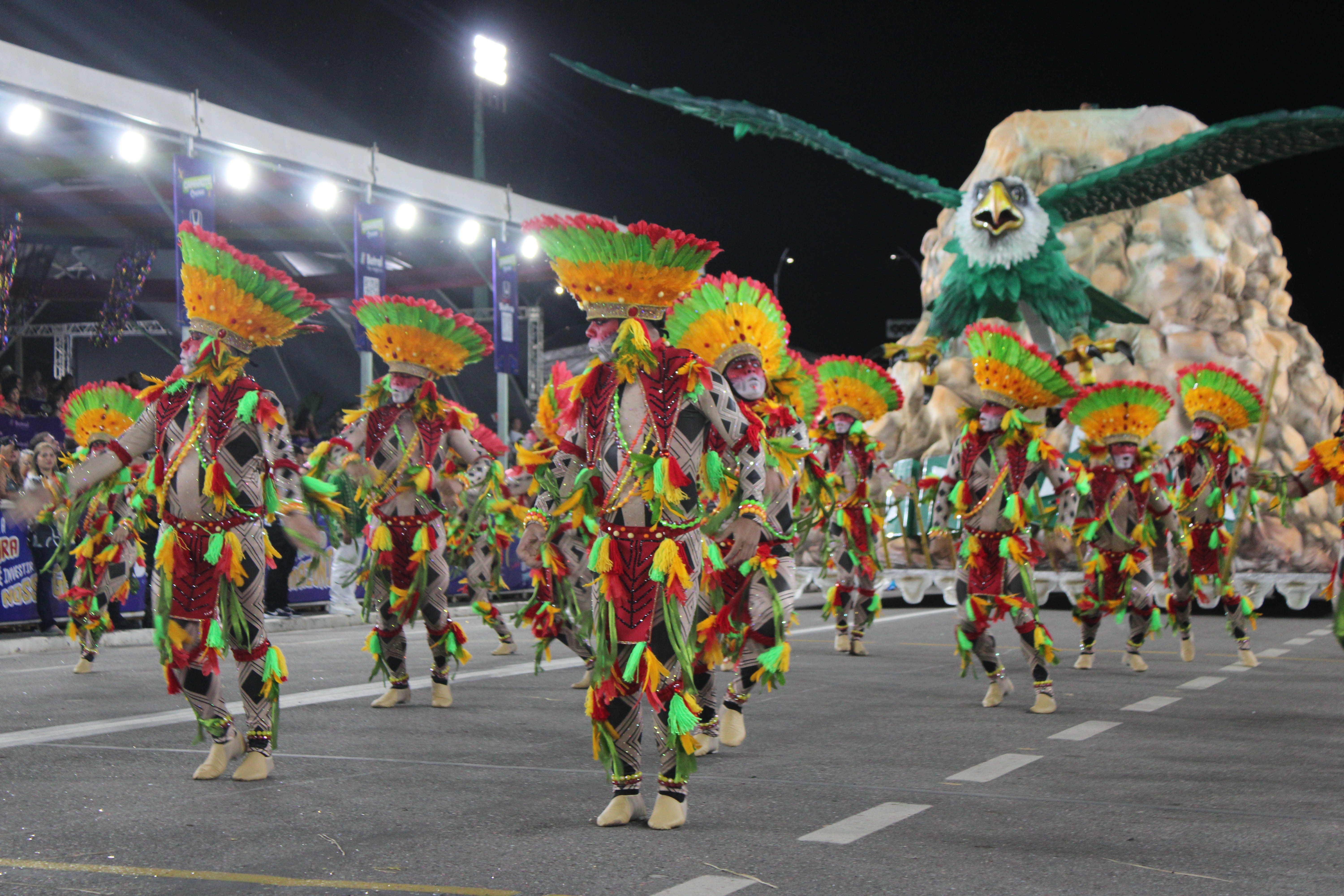 Império da Zona Norte, Piratas Estilizados e Império do Povo desfilam pelo grupo especial em ...