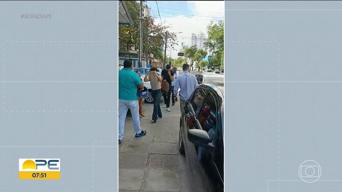 Golpe Da Falsa Carta De Crédito Contemplada Mais Cinco Pessoas São