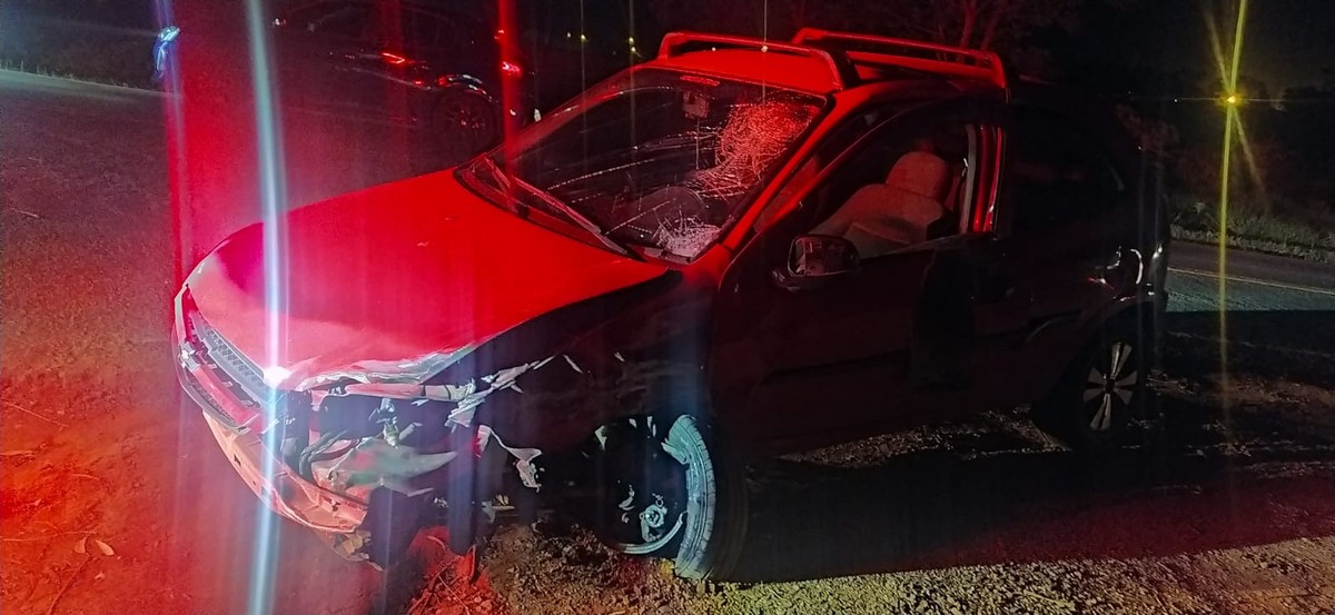 Acidente entre caminhonete, carro e moto deixa 1 ferido na PR-151, em Ponta Grossa | Campos ...