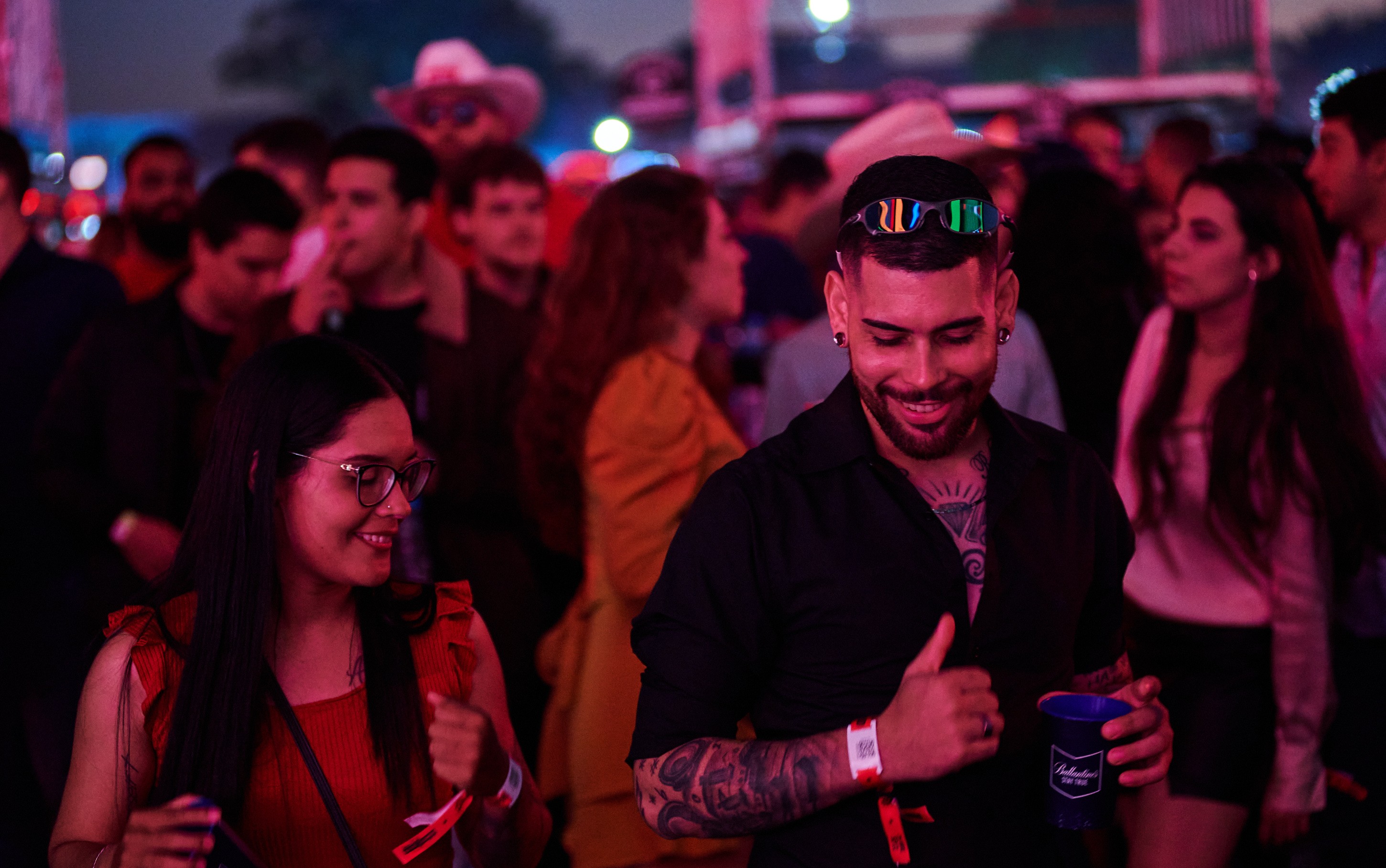 Locos Djs fazem balada até o sol nascer no rodeio de Ribeirão Preto, SP