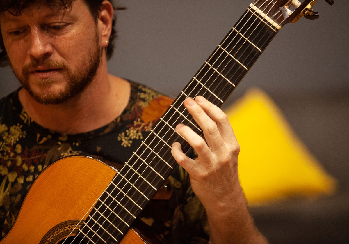 Violonista Emiliano Castro mescla música brasileira e sons flamencos na ...