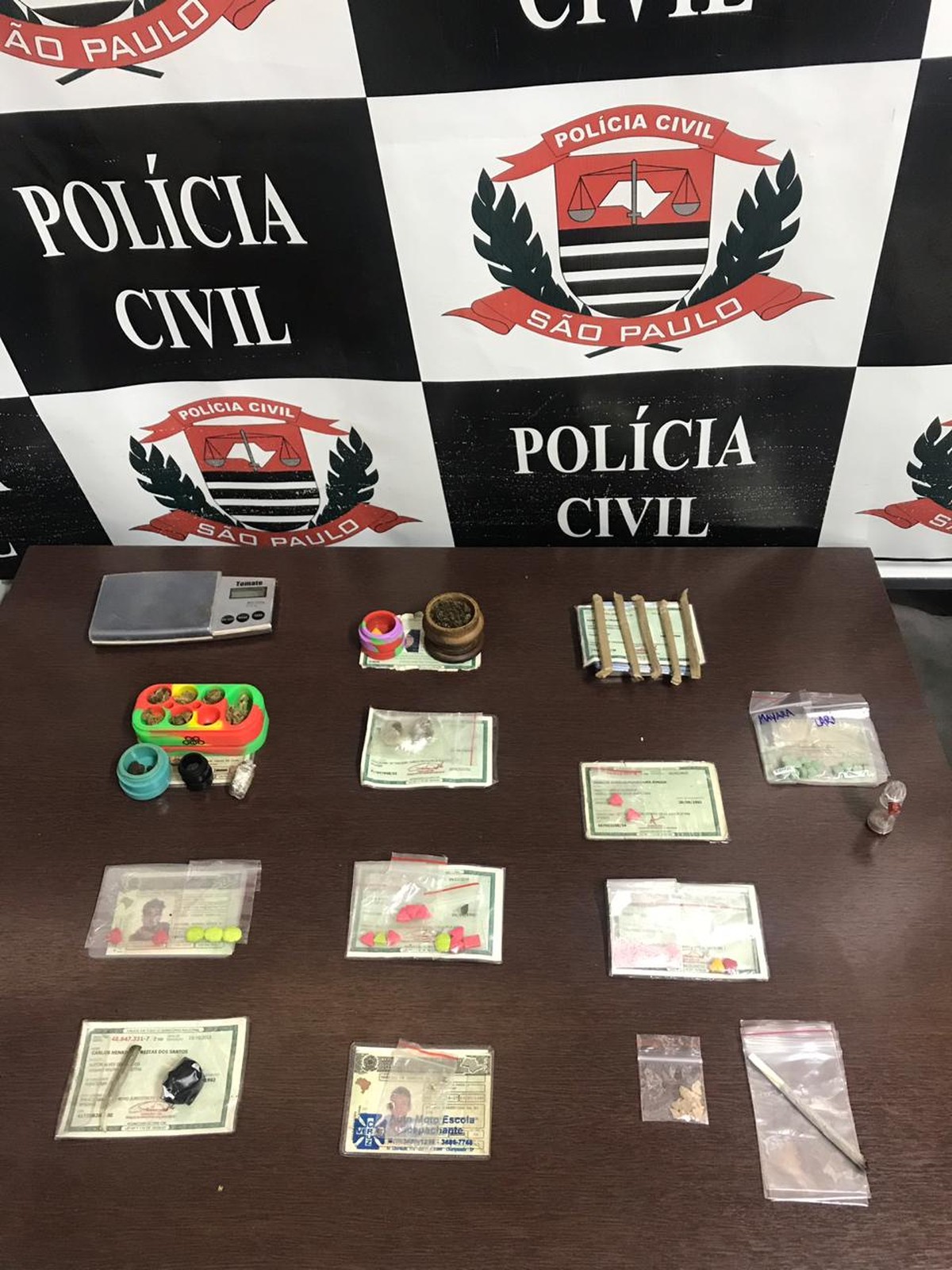 Polícia Civil Prende Suspeitos De Tráfico De Drogas Sintéticas Em