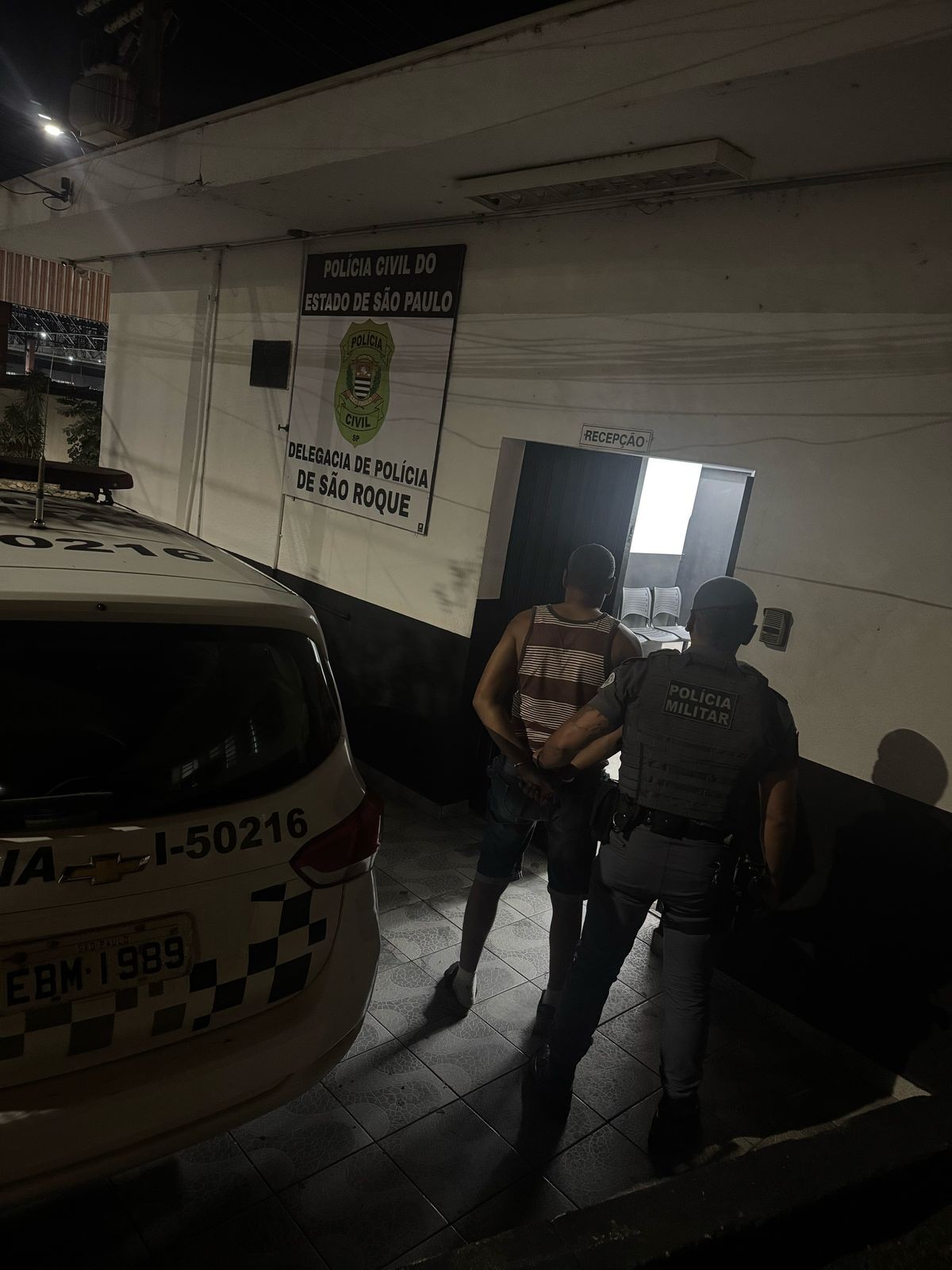 Homem é preso suspeito de agredir a companheira com coronhadas e atirar ...