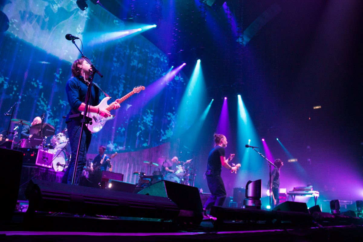 Radiohead mistura sucessos a novas canções e empolga público no Rio