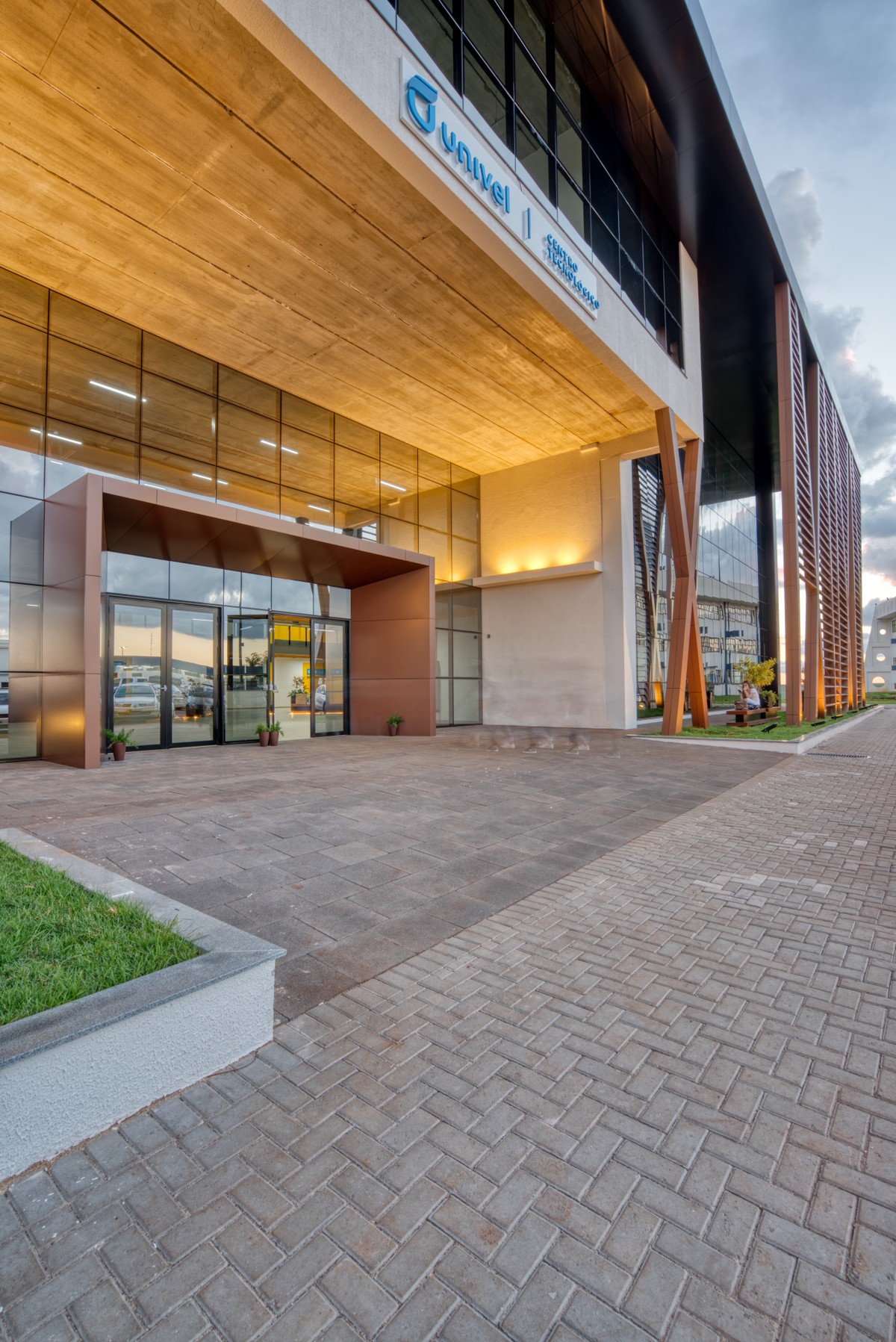 Univel passa a ofertar ensino híbrido | Ensino de verdade Univel | G1