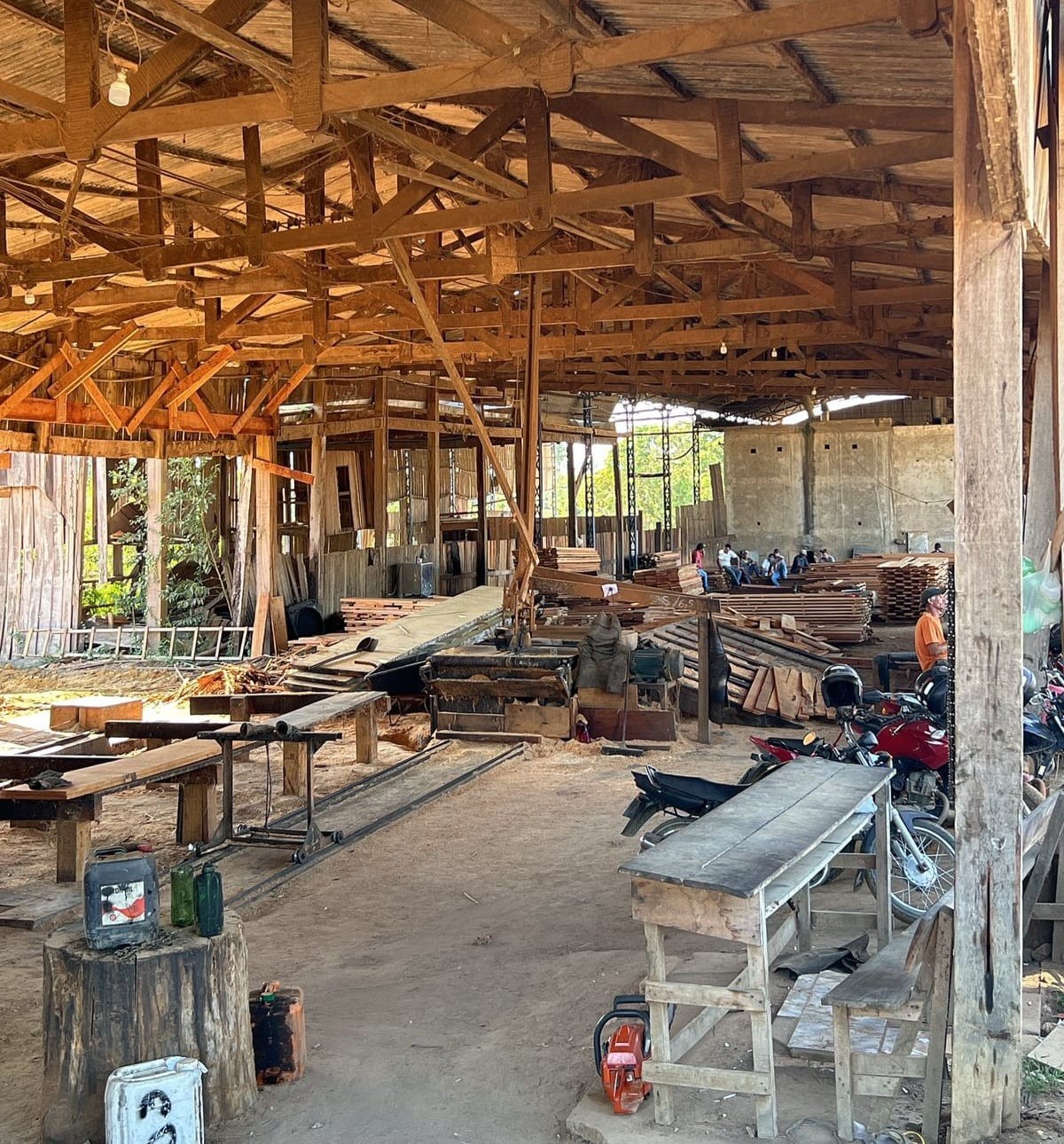 Cerca de R$ 2 milhões em madeiras e maquinários são apreendidos em RO ...