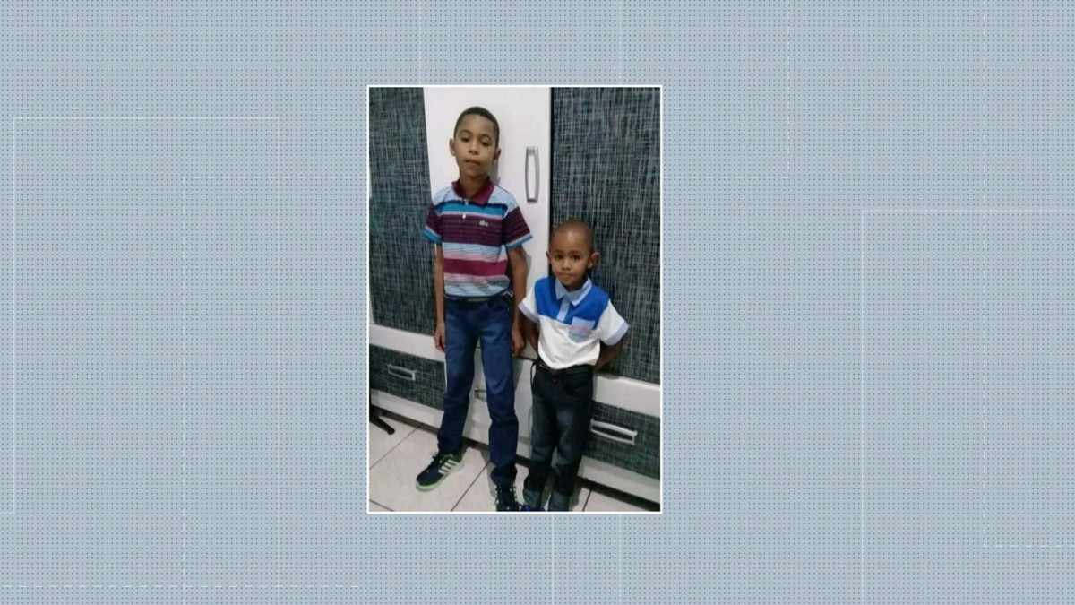 Corpos De Irmãos Mortos Em Deslizamento De Terra Em Mauá São Enterrados