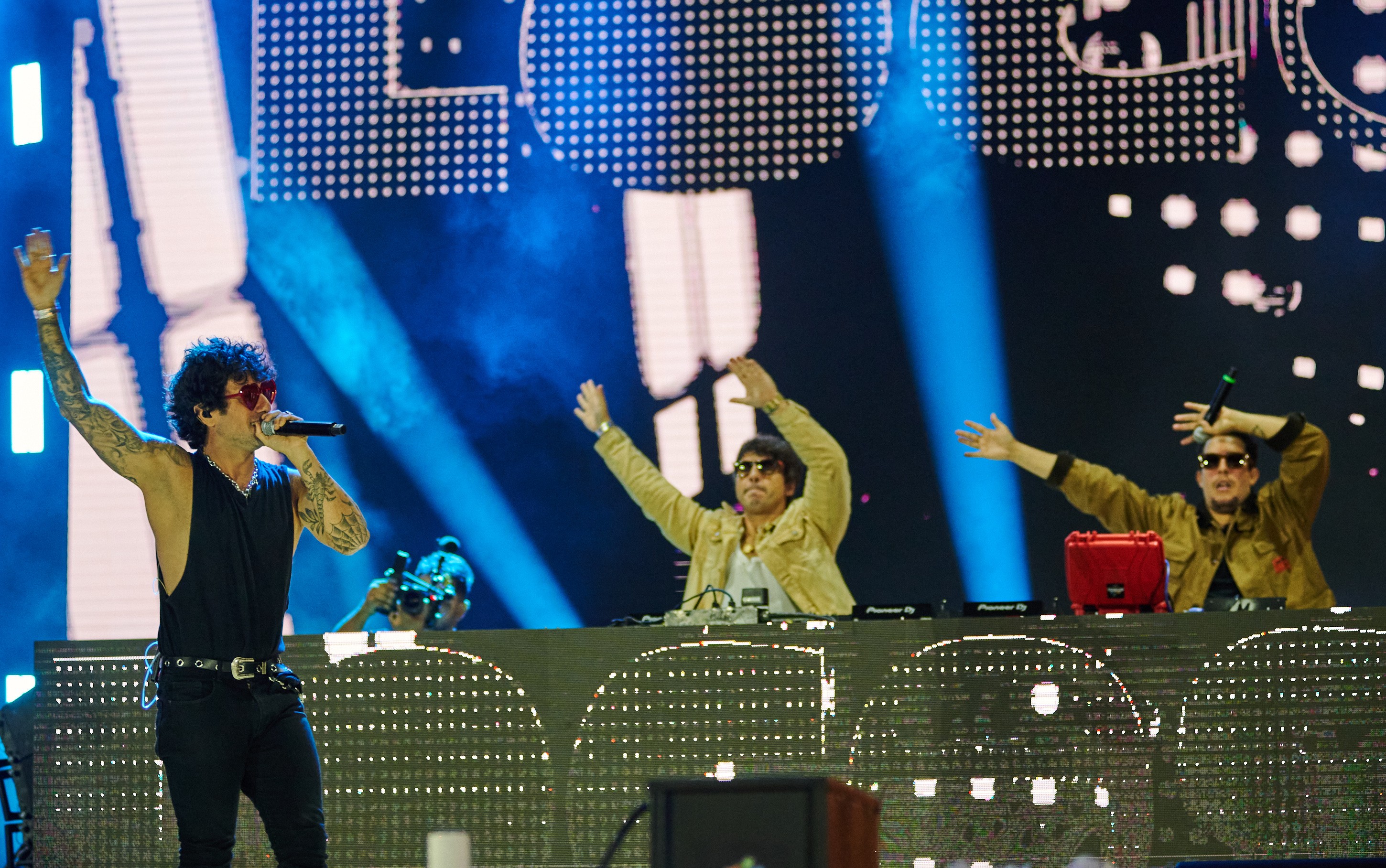 Locos Djs fazem balada até o sol nascer no rodeio de Ribeirão Preto, SP