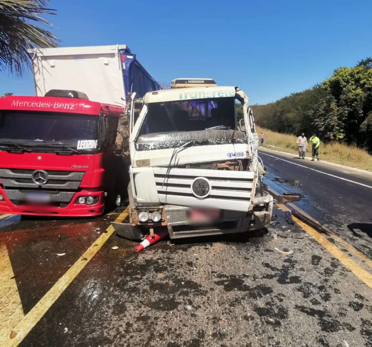Acidente entre quatro caminhões deixa dois motoristas feridos na BR-135, em Curvelo | Grande ...