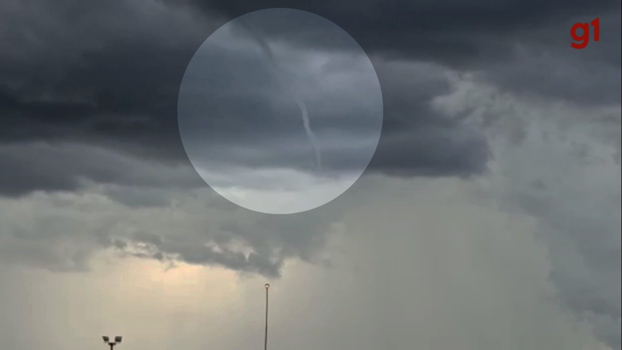 'Nuvem funil': redemoinho em céu nublado chama atenção de moradores em ...
