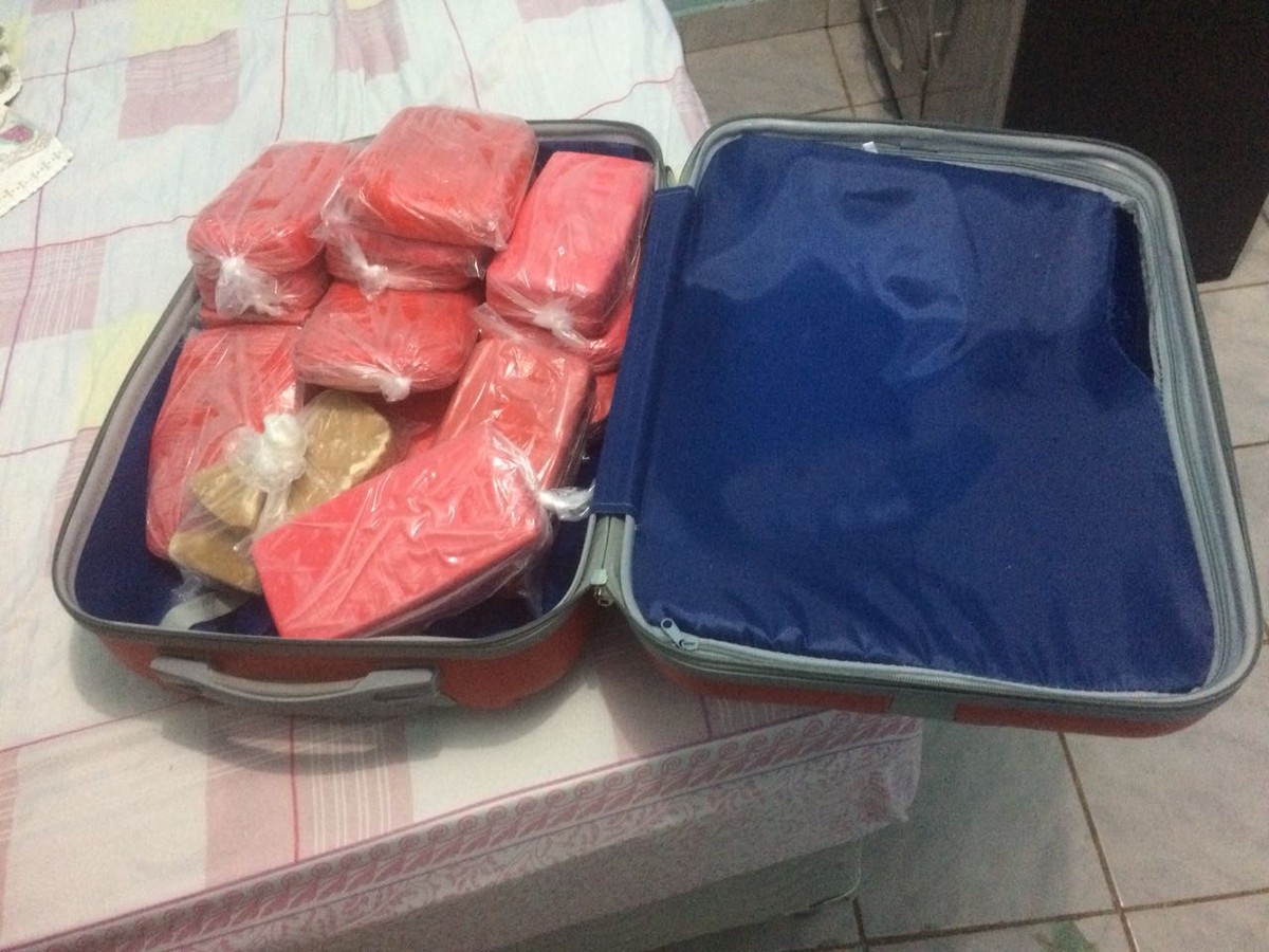 Polícia apreende mais de 20 quilos de drogas com foragido da Justiça ...