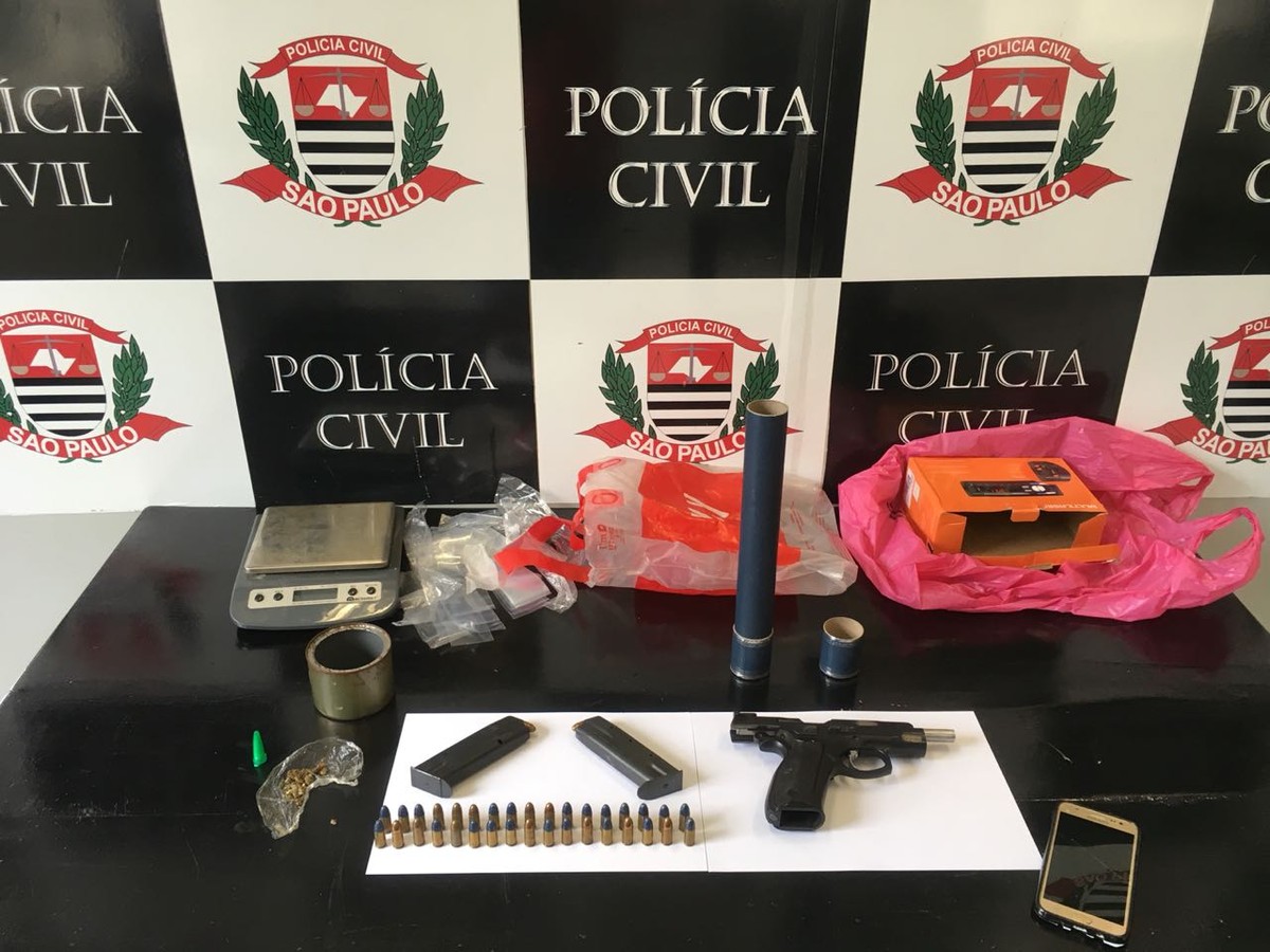 Homem é Preso Em Flagrante Com Arma De Uso Restrito Em Santos Sp