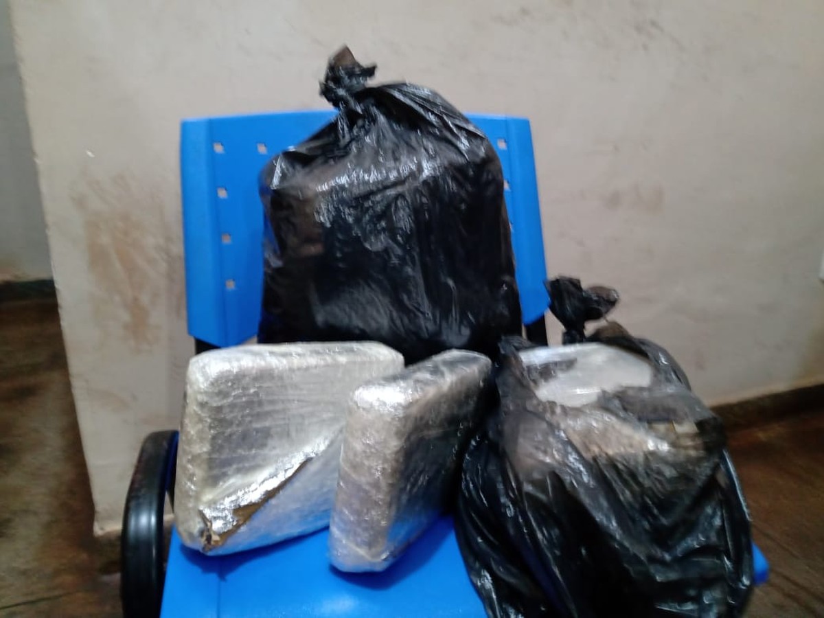 Homem Que Transportava Mais De 10 Kg De Drogas Em ônibus é Preso Pela