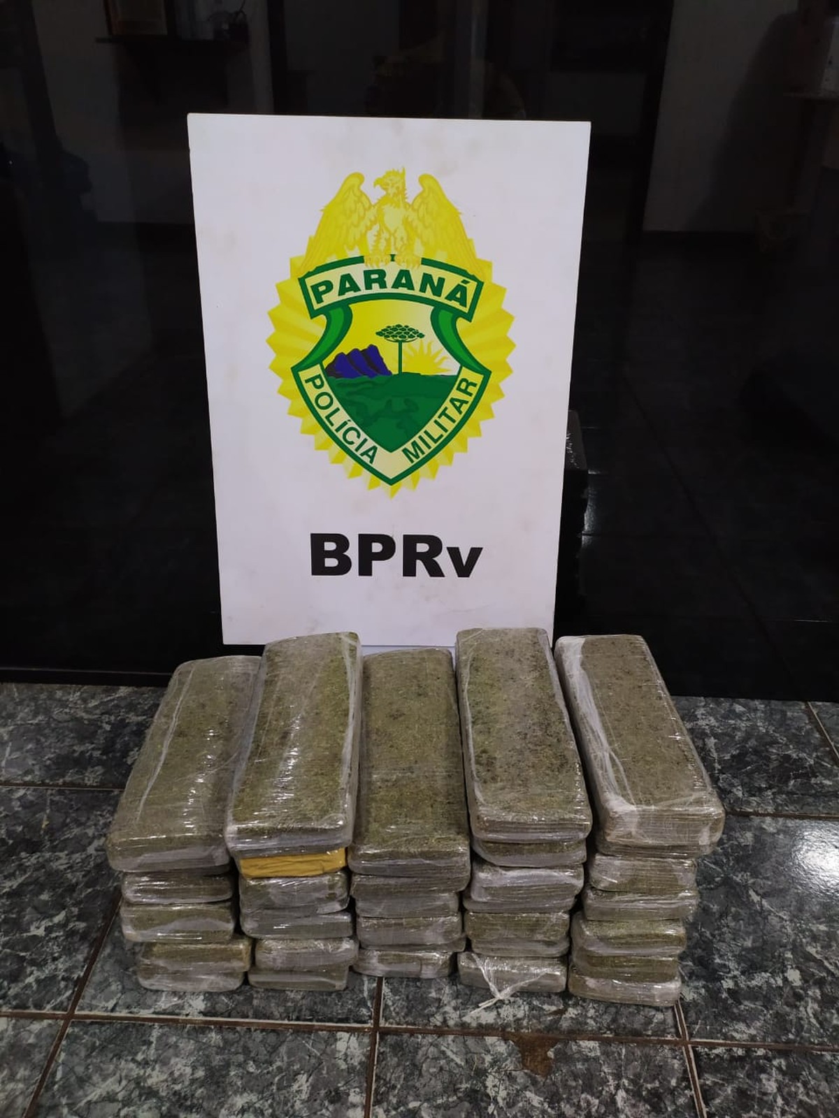 Polícia apreende 23,7 kg de droga cem vezes mais forte do que a maconha ...
